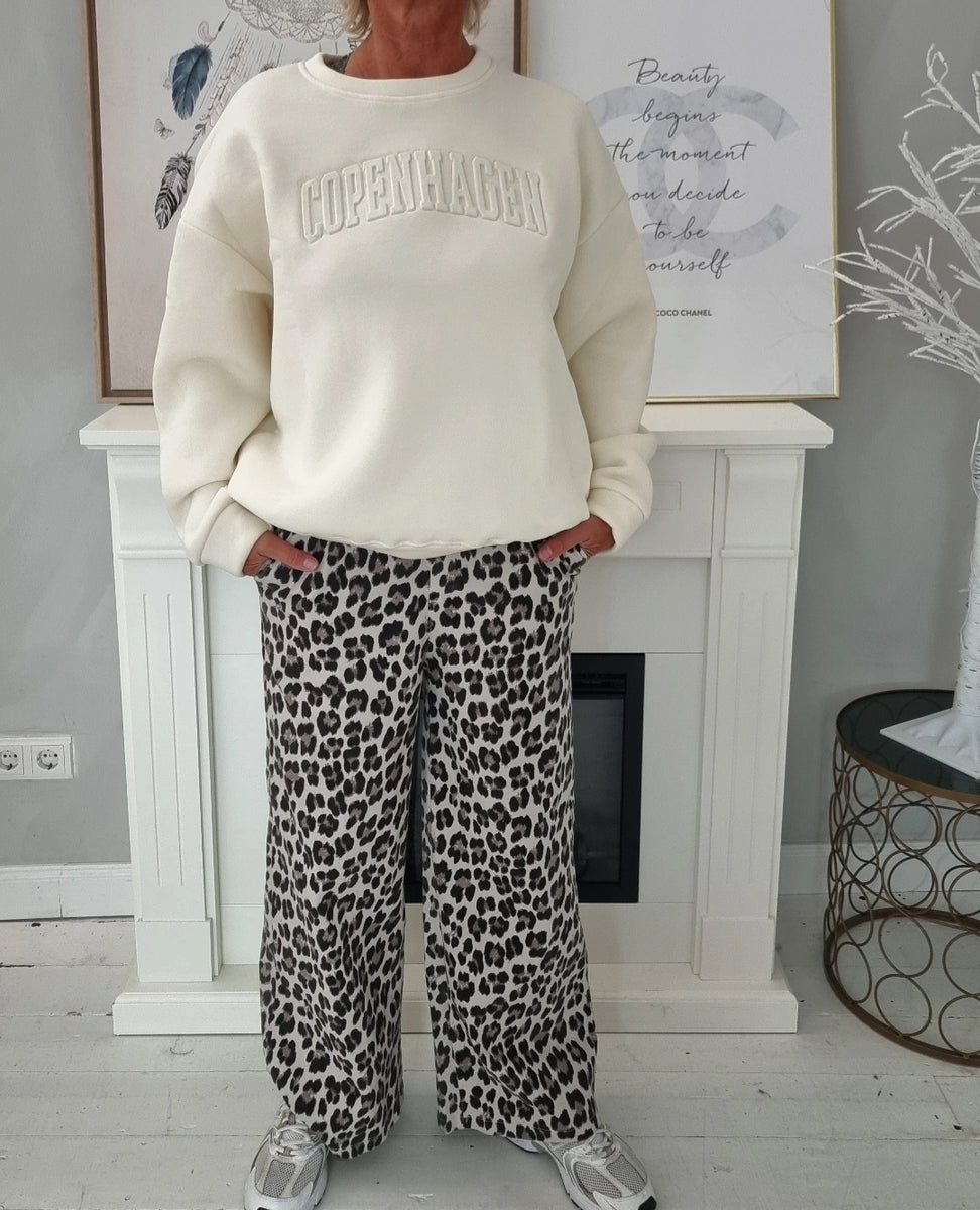 Wide Leg Leo Jeans – VINTAGE FASHION DESIGN